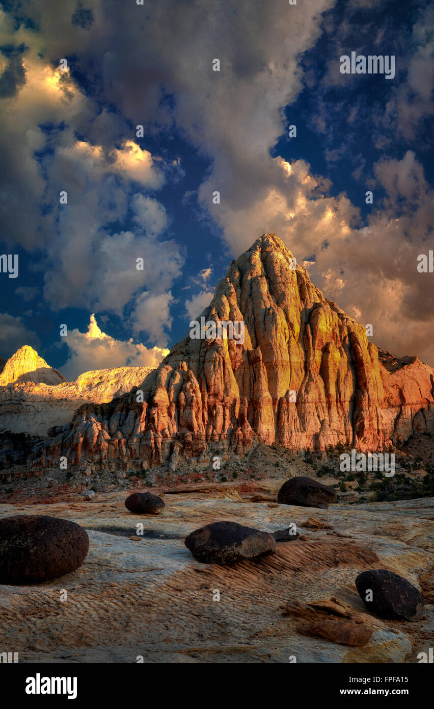 Pectol's Pyramid with glacial erratic boulders at sunset. Capitol Reef ...