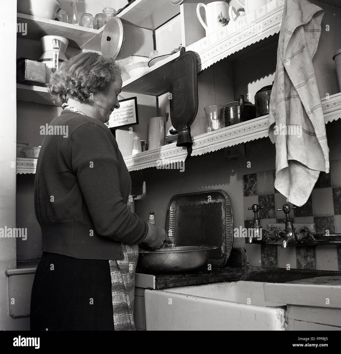 Woman In Kitchen 1950s High Resolution Stock Photography and Images - Alamy