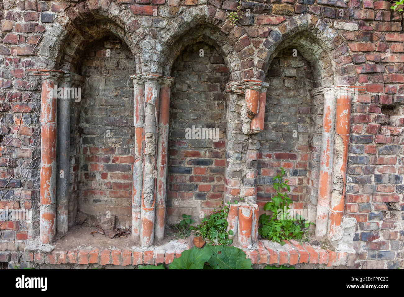 Old brick columns and arches hi-res stock photography and images - Alamy