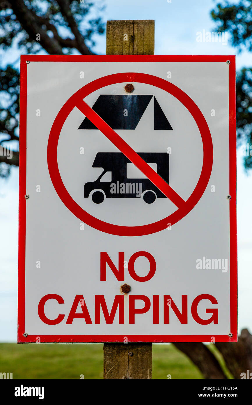 No Camping Beach Sign, Waipu Cove, Waipu, Northland, New Zealand Stock ...