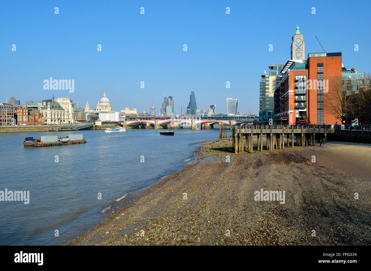 Tidal river london hi-res stock photography and images - Alamy