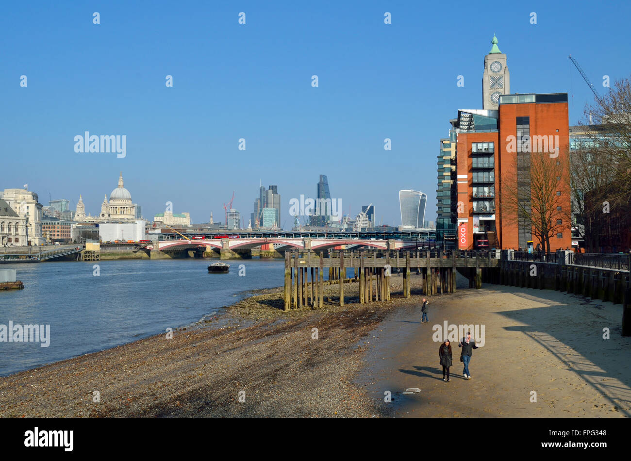 London, England, UK. River Thames at low tide, from the South Bank ...