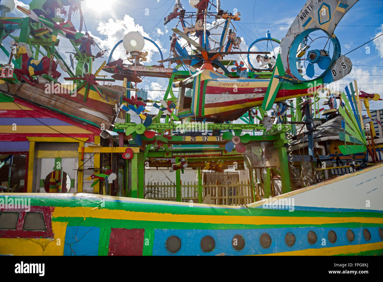 Folk art installation hi-res stock photography and images - Alamy