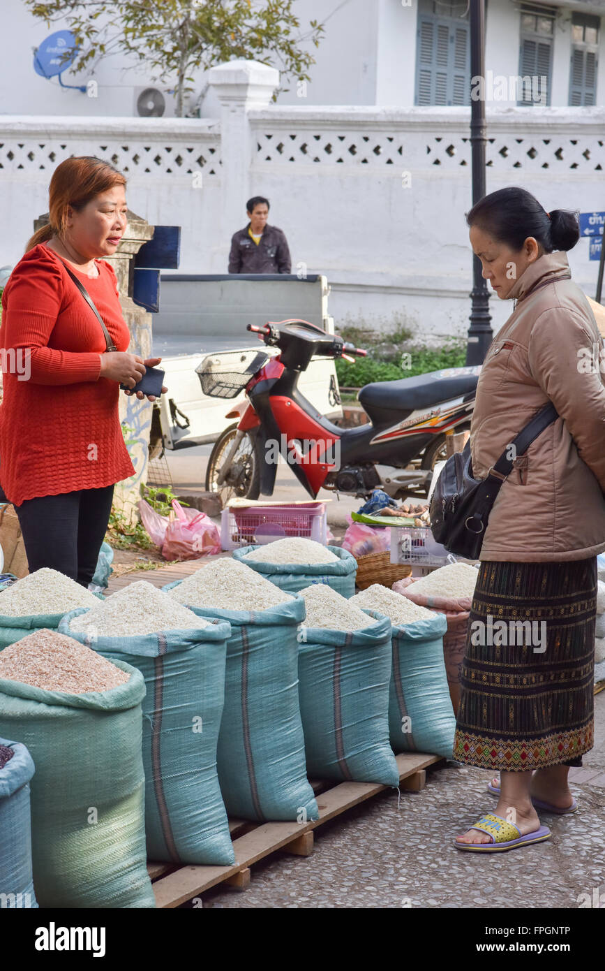 Client buying rice hi-res stock photography and images - Alamy