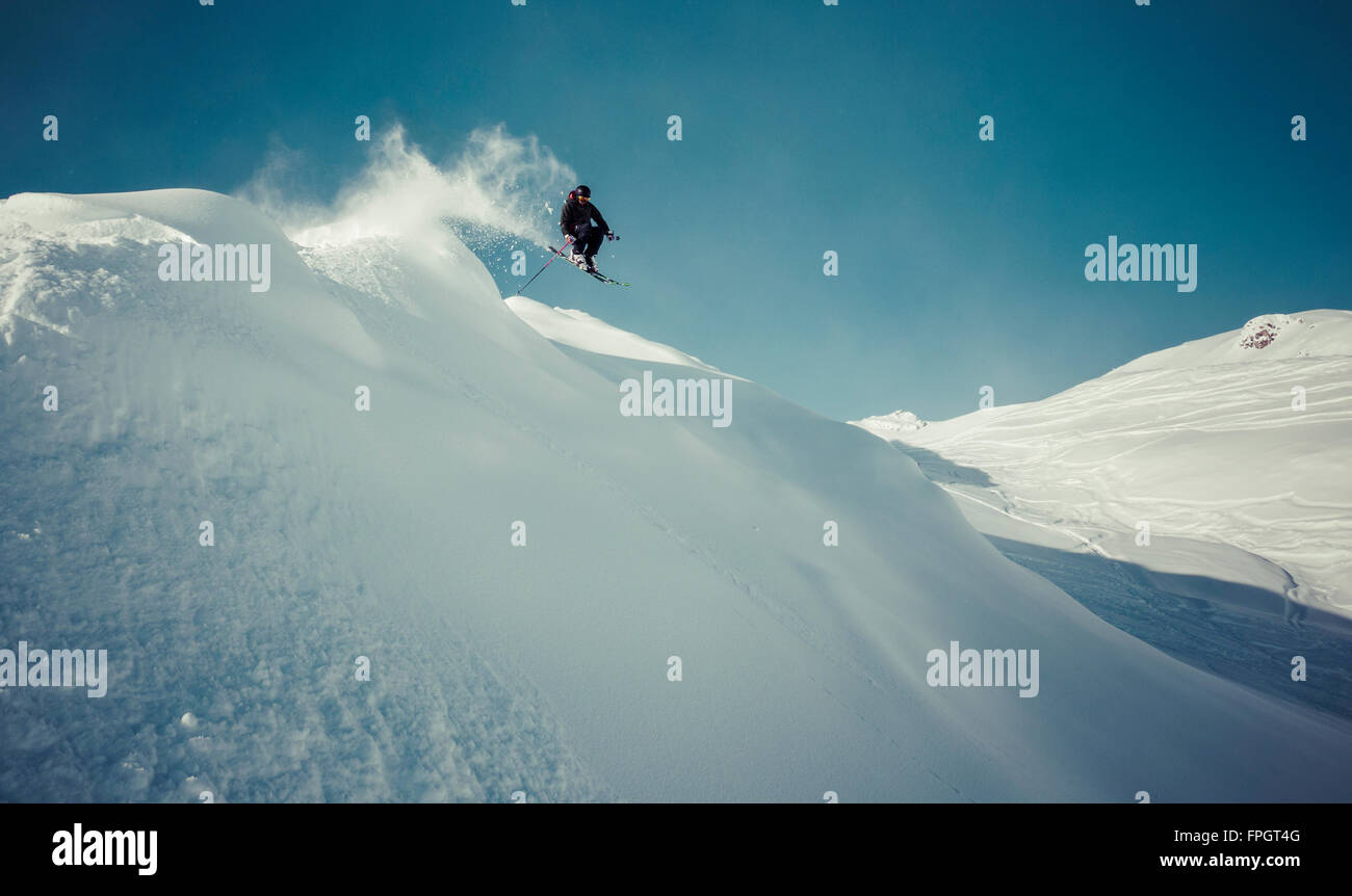 Deep cornice hi-res stock photography and images - Alamy