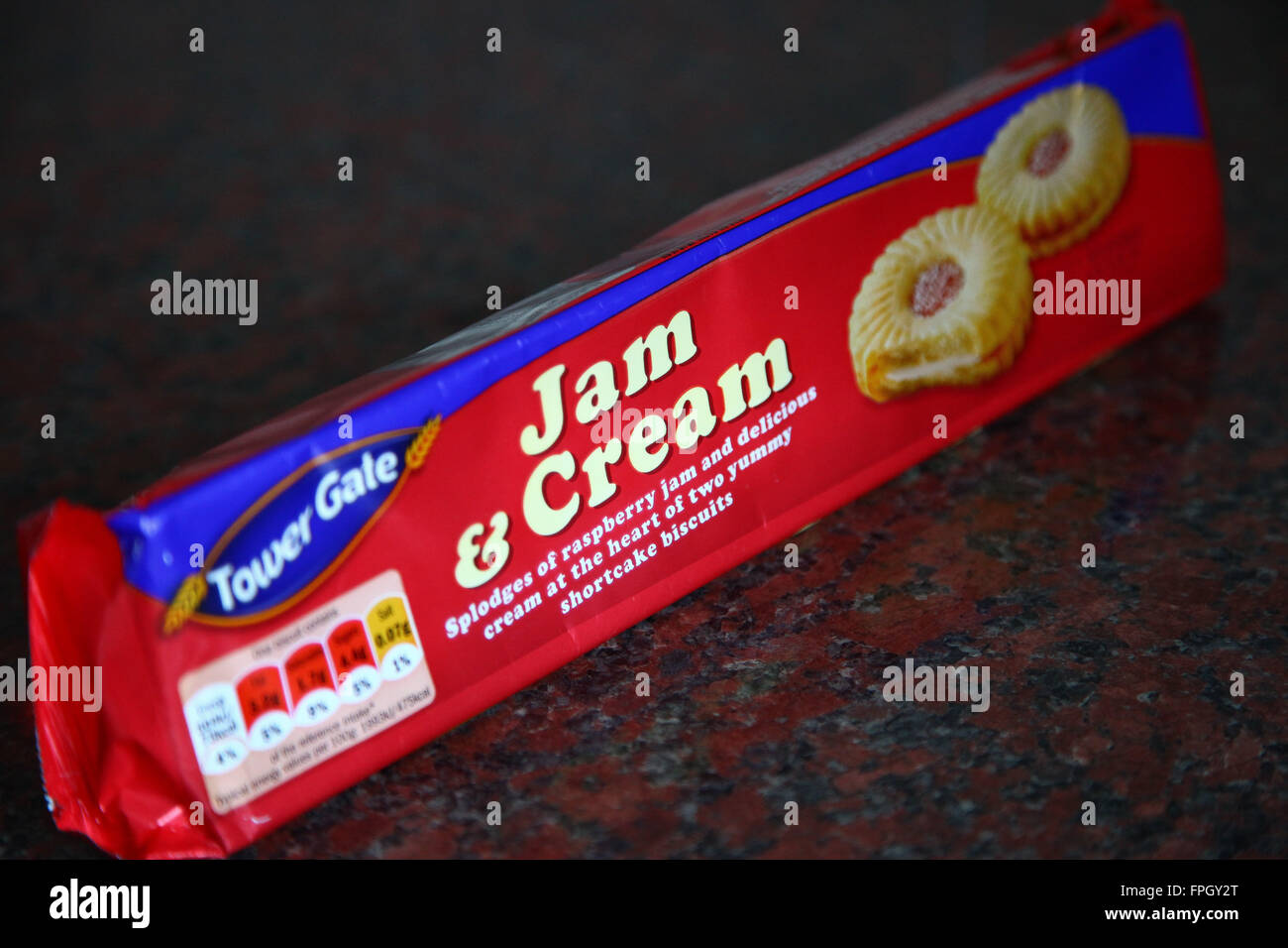 Jam and Cream Biscuits / Jammie Dodgers Stock Photo - Alamy