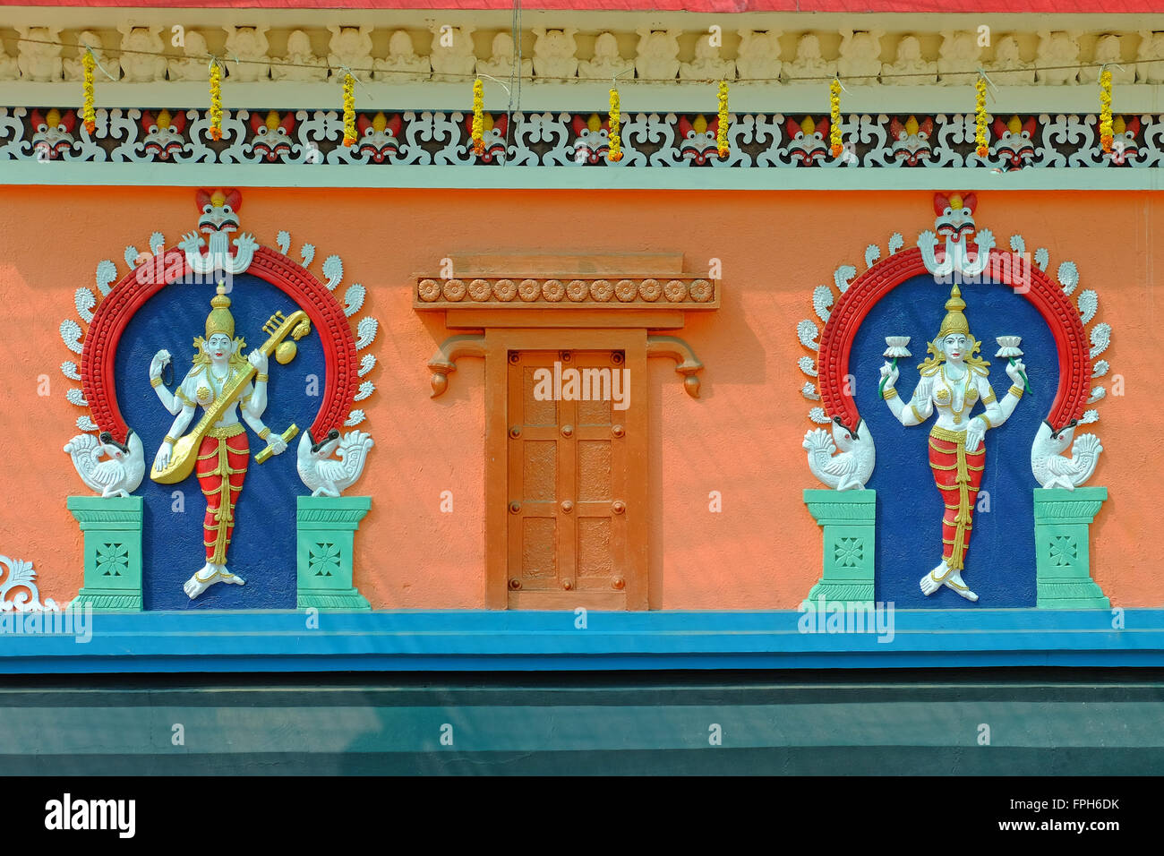Hindu temple colors hi-res stock photography and images - Alamy