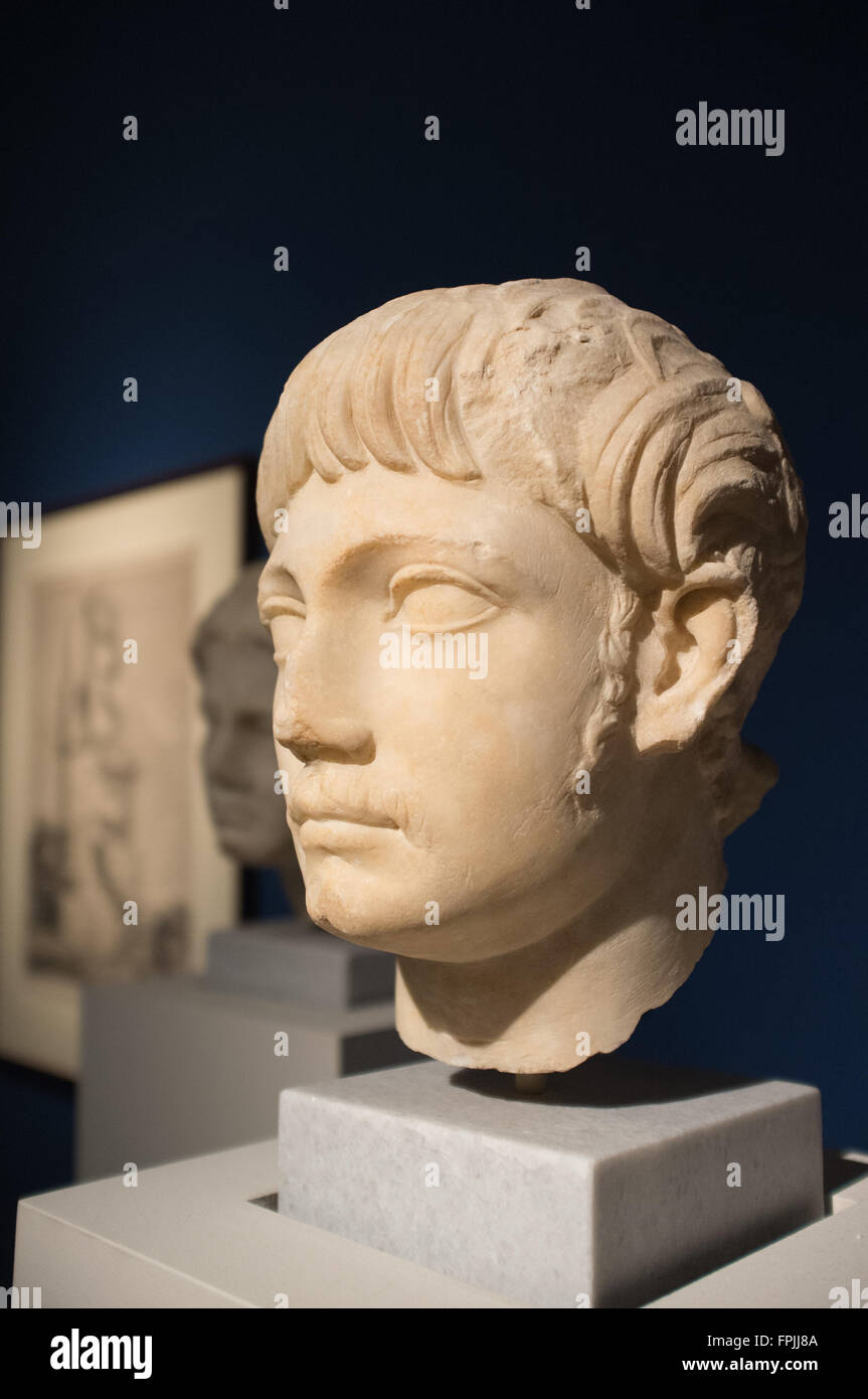 Ancient greek marble bust hi-res stock photography and images - Alamy