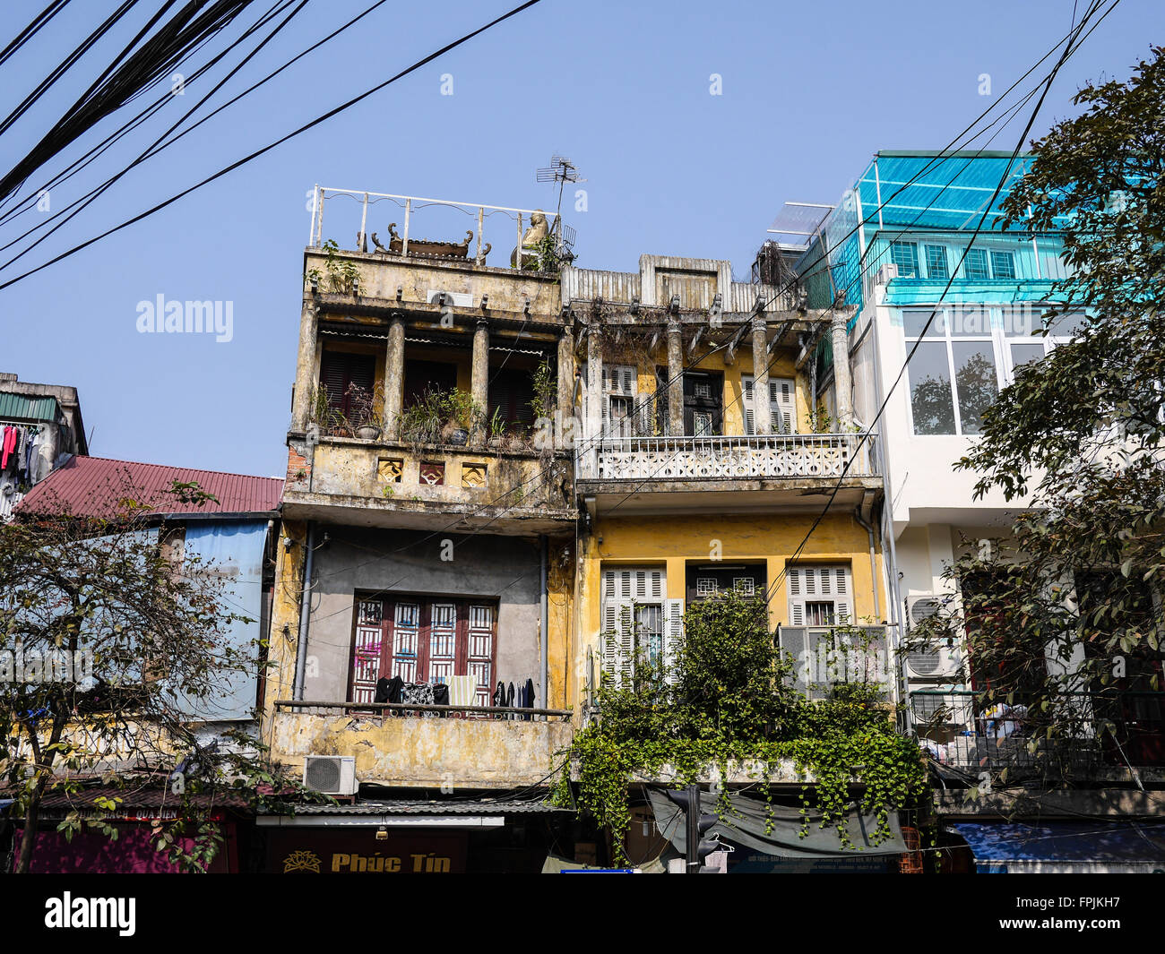 Vietnamese Building Buildings Stock Photos & Vietnamese Building ...