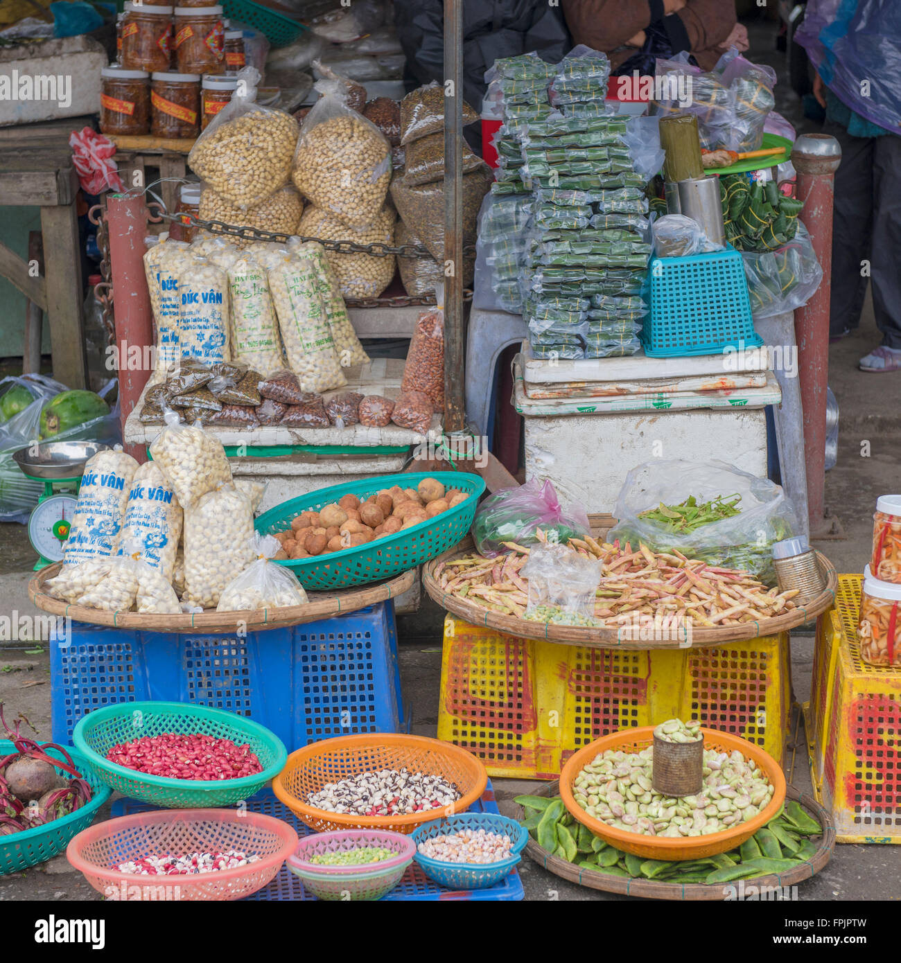 Street food stall vietnam hi-res stock photography and images - Alamy