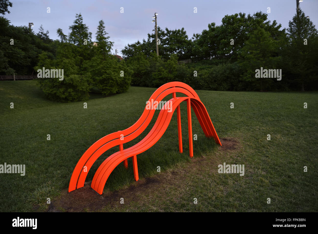 A round bench in Brooklyn Bridge Park Stock Photo - Alamy
