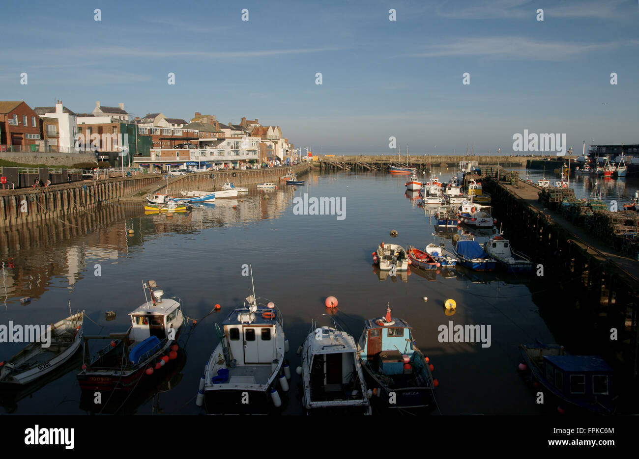 Harbour wall at bridlington hi-res stock photography and images - Alamy