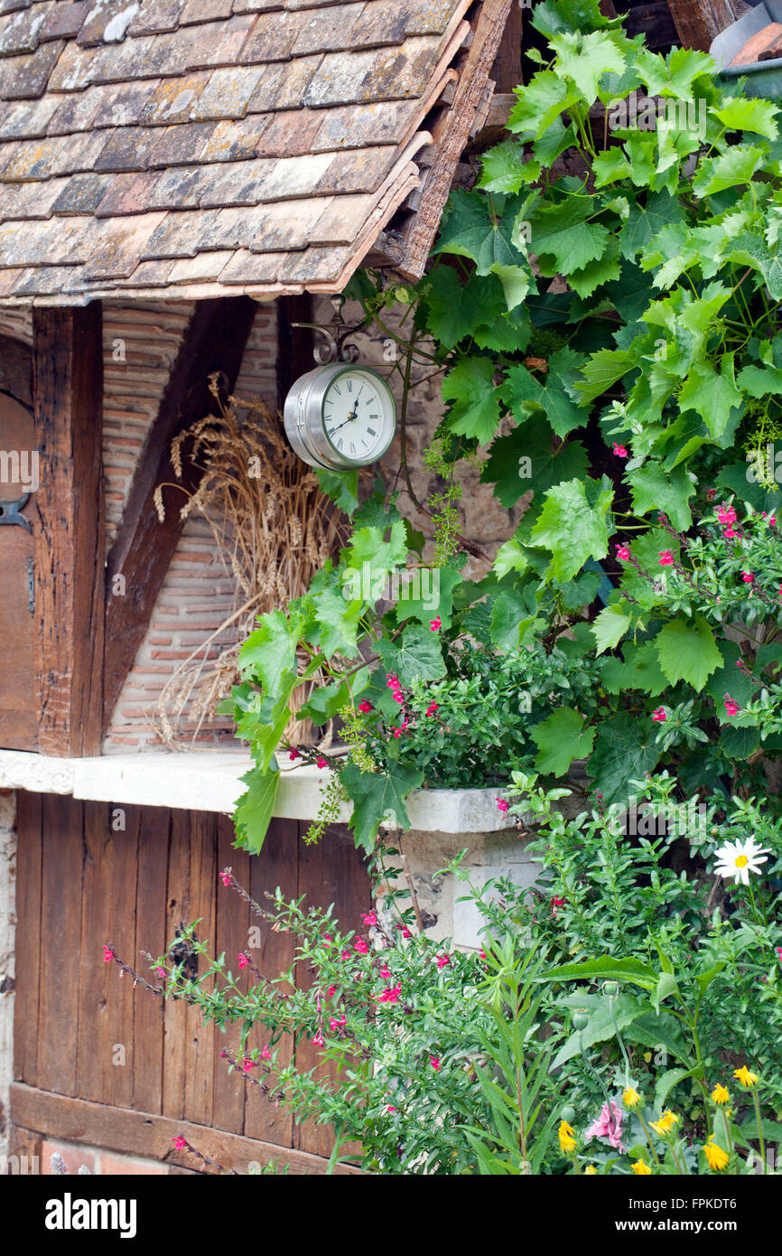 Beside clock hi-res stock photography and images - Alamy