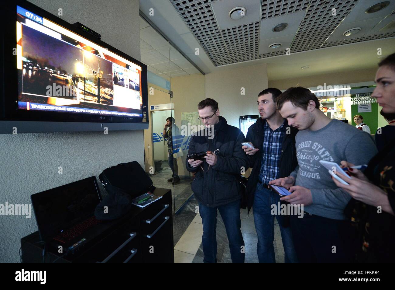 Moscow, Flydubai Flight 981 crashed. 19th Mar, 2016. People watch news ...