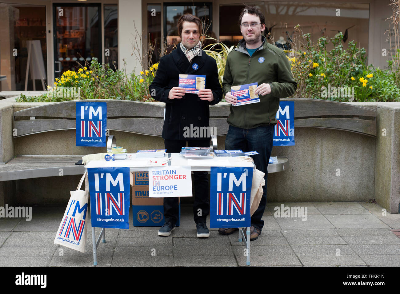 Remain supporters staying in europe hi-res stock photography and images ...