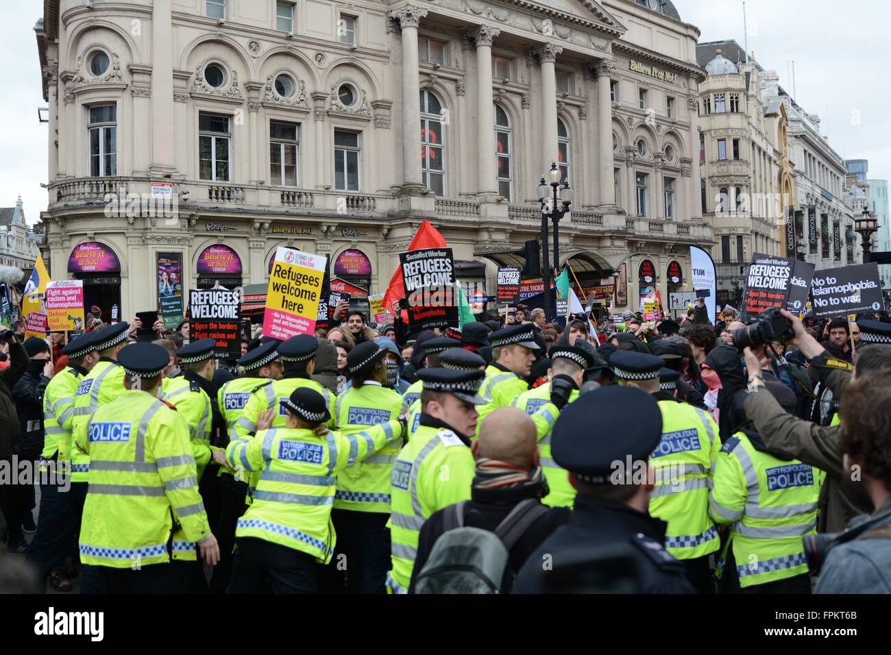 Back of piccadilly hi-res stock photography and images - Alamy
