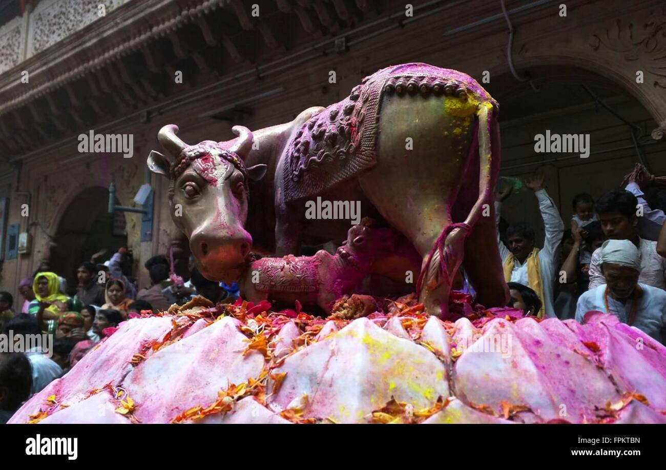 Mathura, Uttar Pradesh, India. 19th Mar, 2016. Mathura: A statue ...