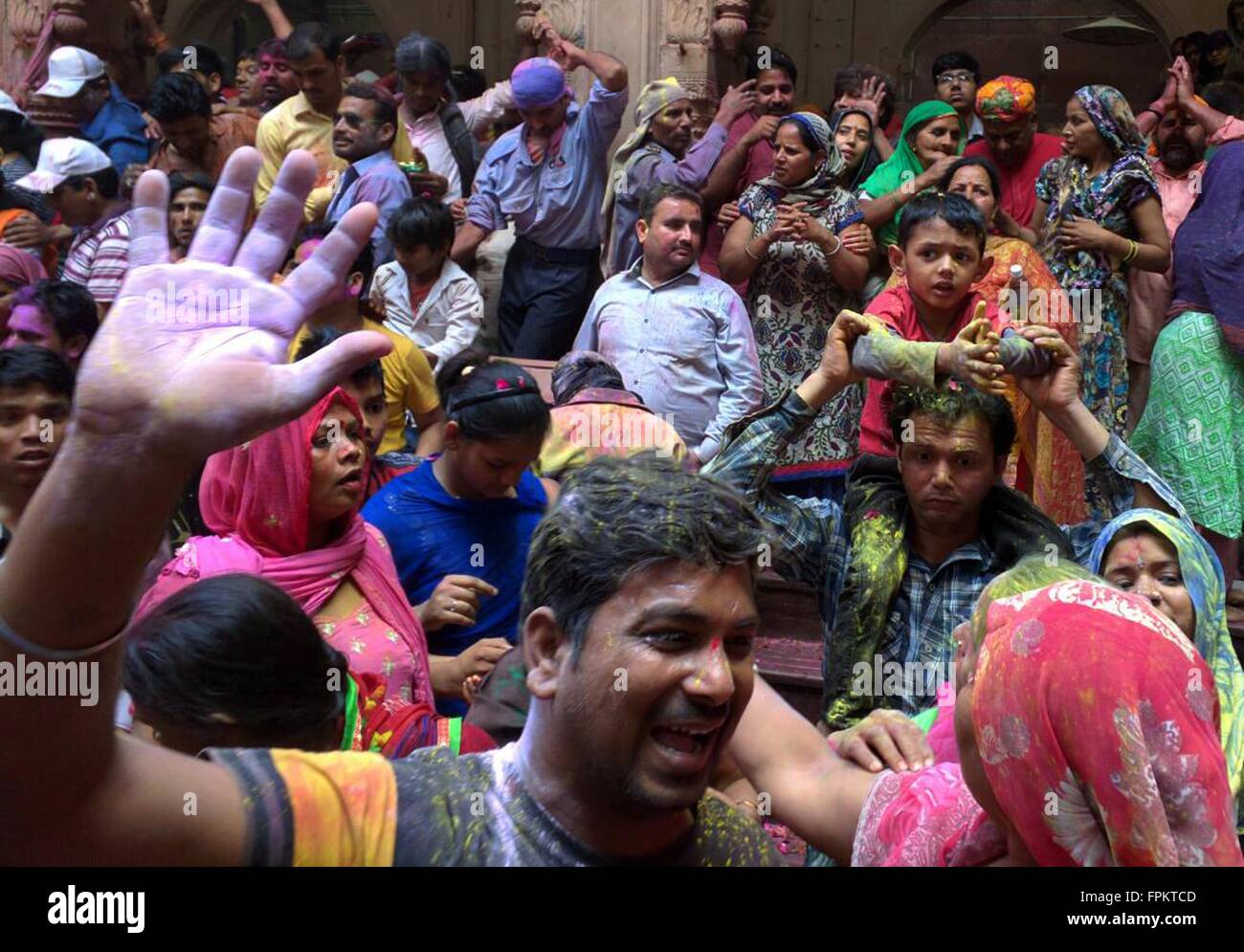 Mathura, Uttar Pradesh, India. 19th Mar, 2016. Mathura: Devotee dance ...