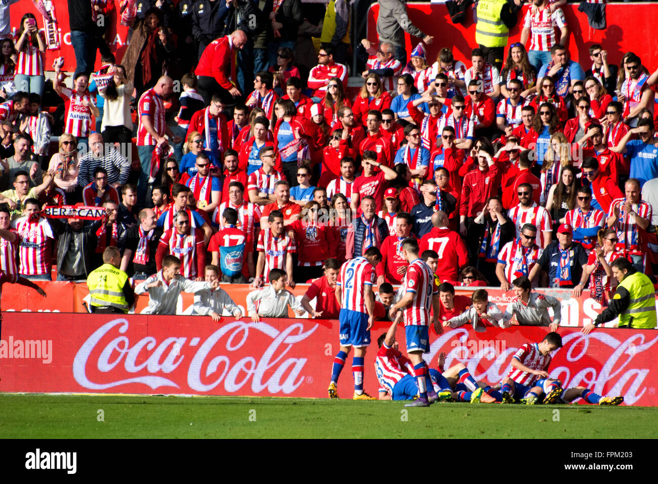 Gijon, Spain. 19th March, 2016. Players of Real Sporting de Gijon ...