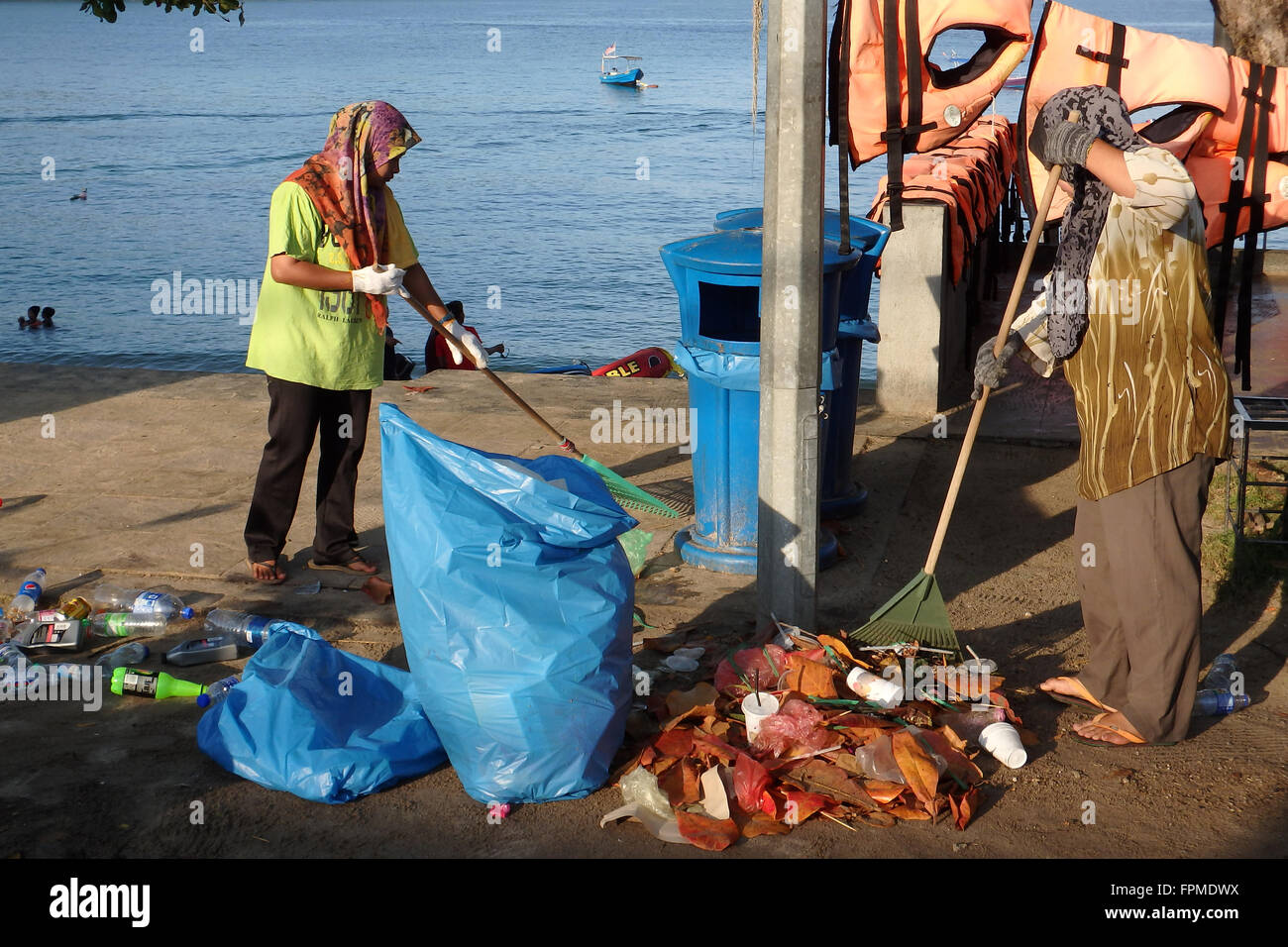 Asia and litter collecting and beach hi-res stock photography and ...