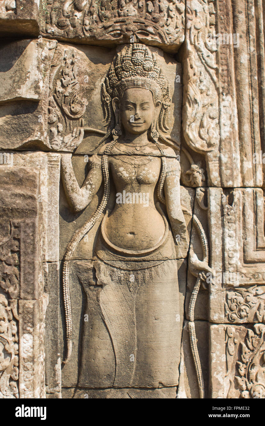 Apsara dancer stone carving at Angkor Wat temple Stock Photo - Alamy