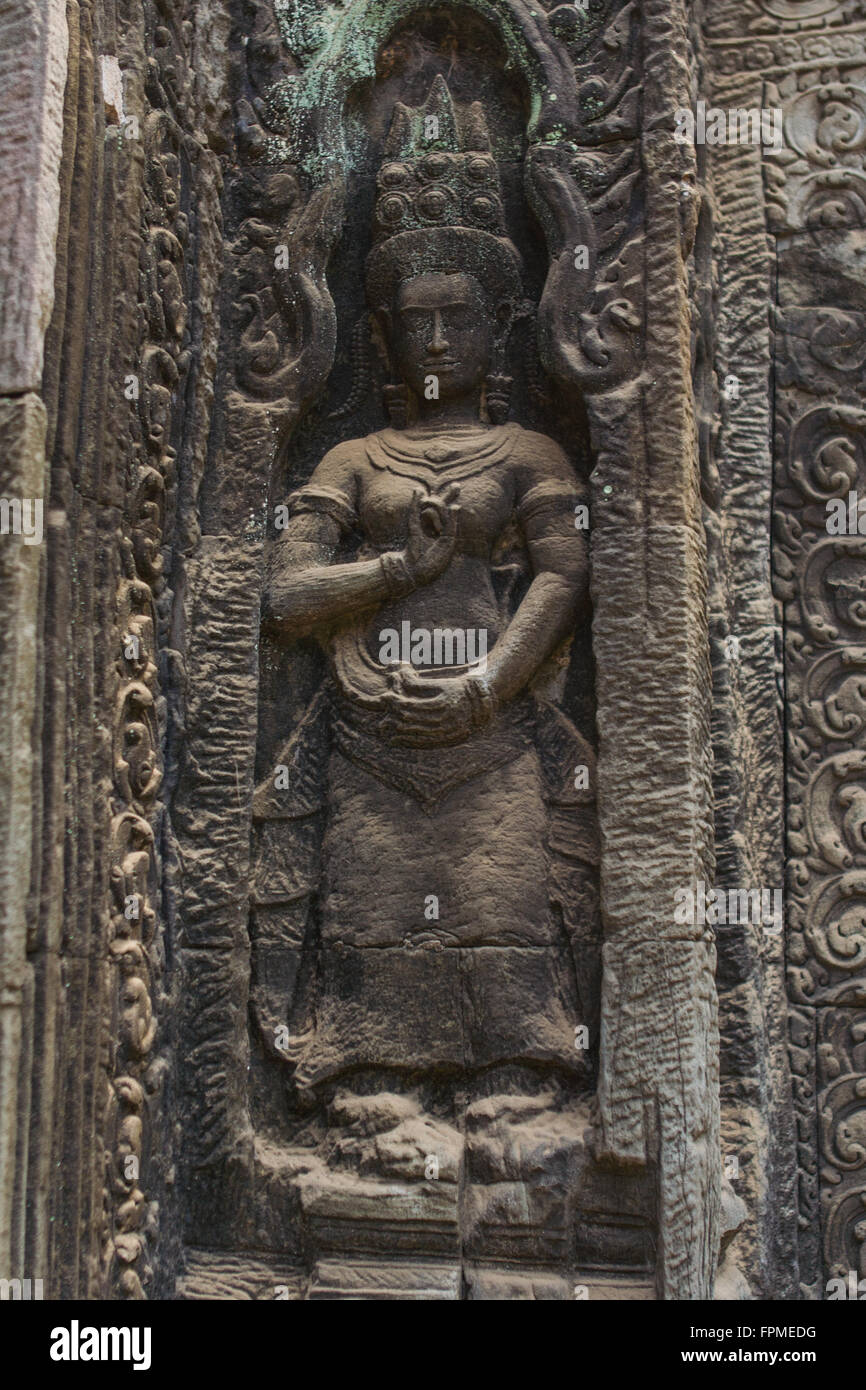 Apsara dancer stone carving at Angkor Wat temple Stock Photo - Alamy