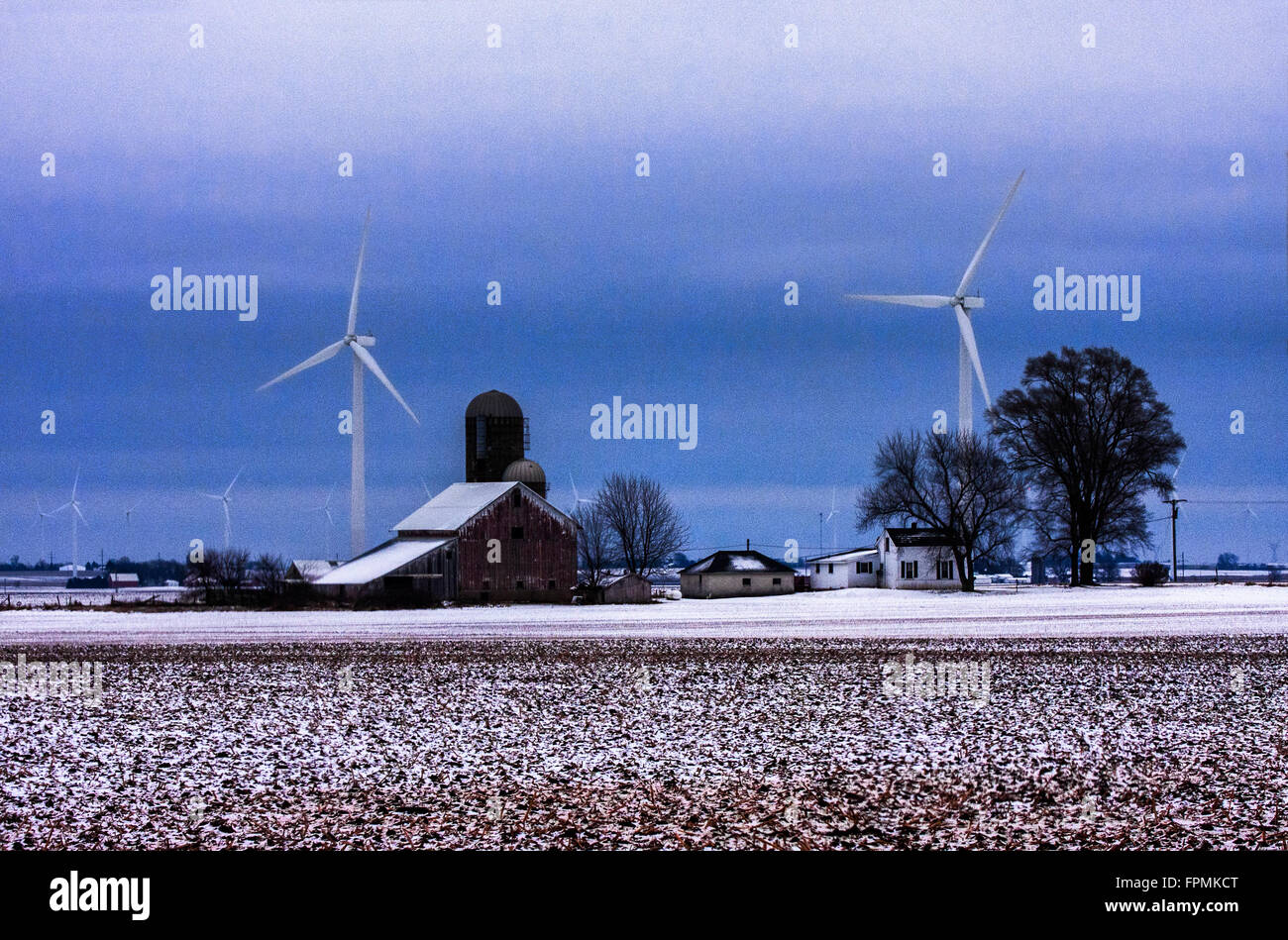 Windmills in the farm country of northwestern Illinois Stock Photo - Alamy