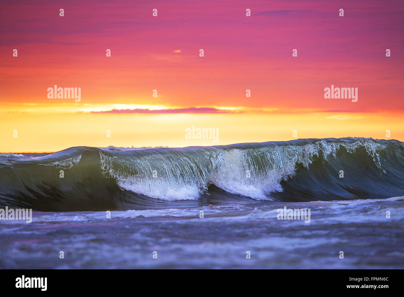 Waves wave lake hi-res stock photography and images - Alamy