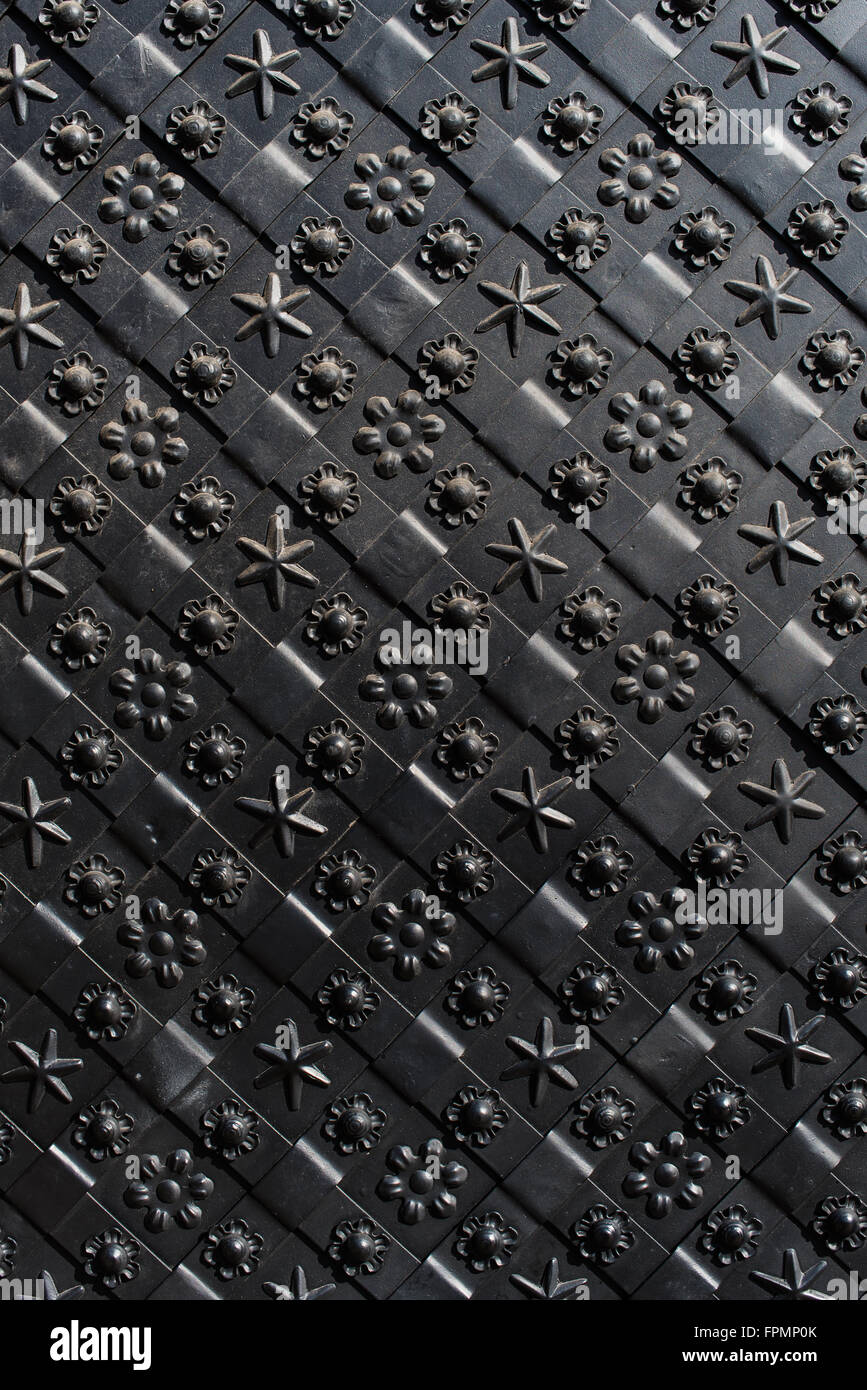 Iron forged door pattern close up. Urban patterns Stock Photo - Alamy