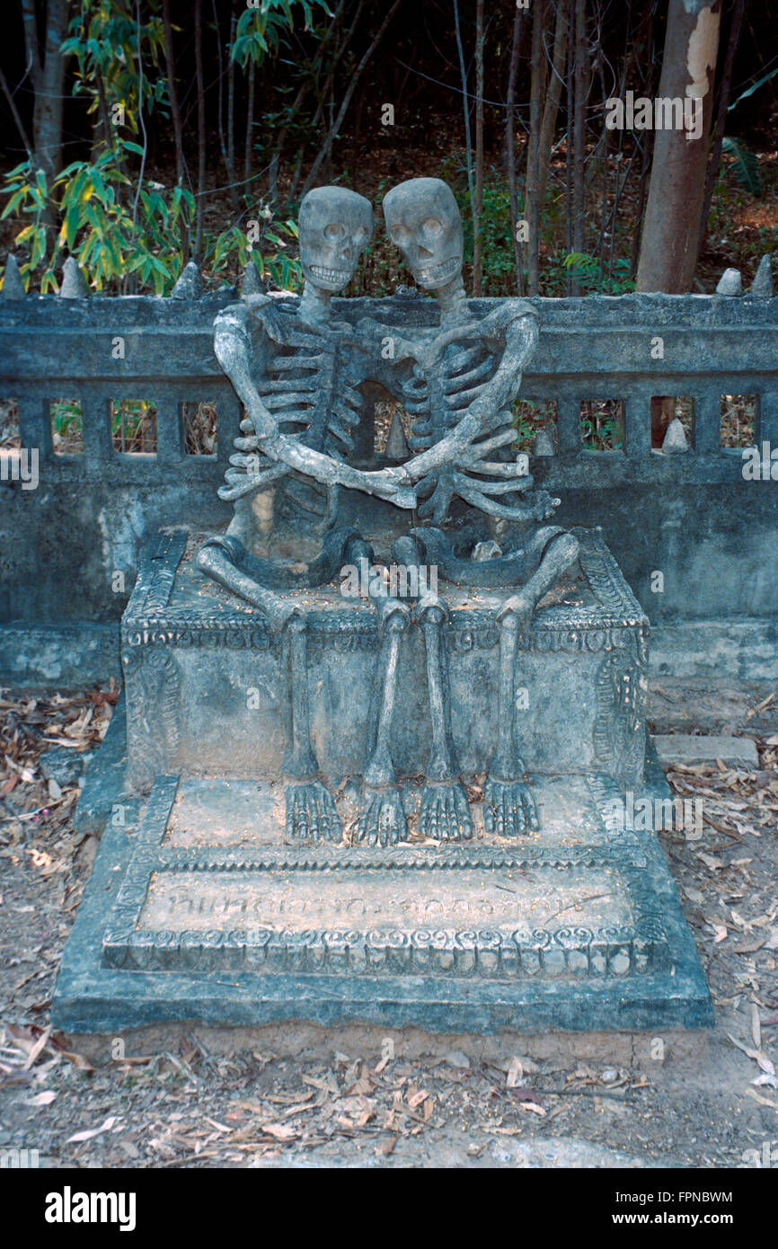 male and female skeletons sculpture at the buddha statue park sala kaew ...
