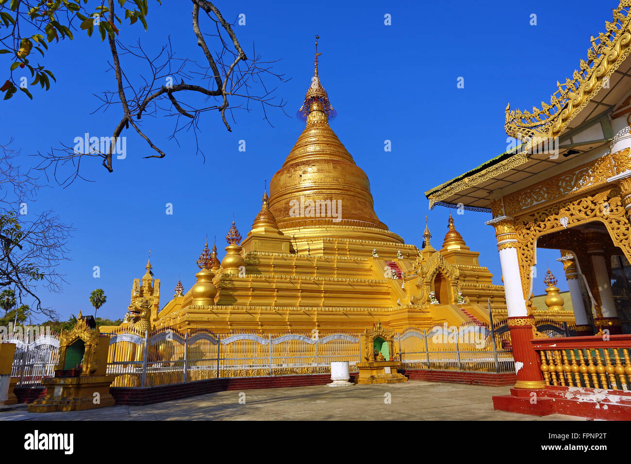 Myanmar golden pagodas hi-res stock photography and images - Alamy