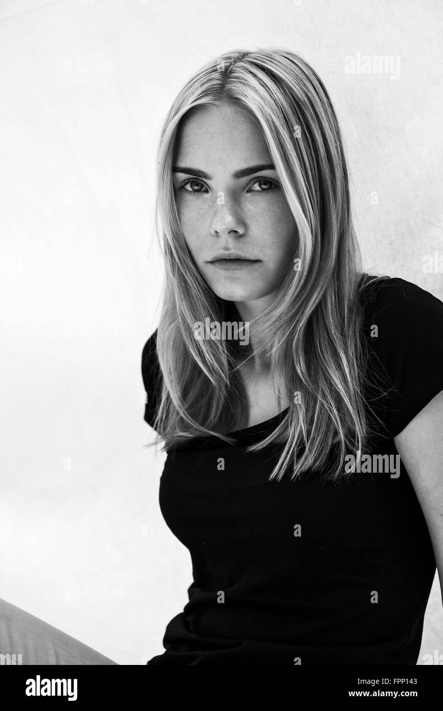 Woman looking at camera serious Black and White Stock Photos & Images ...