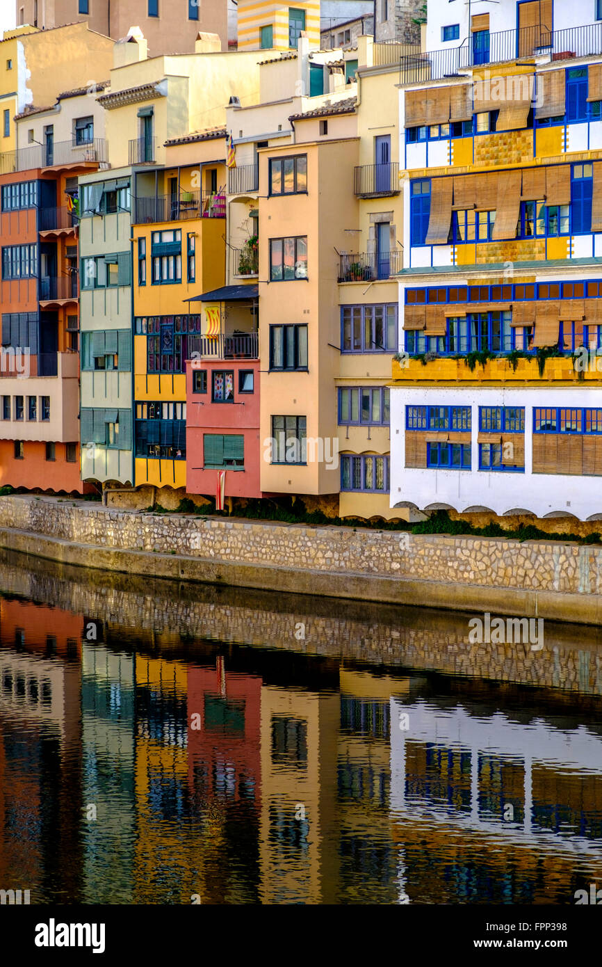 Repetitive houses hi-res stock photography and images - Alamy