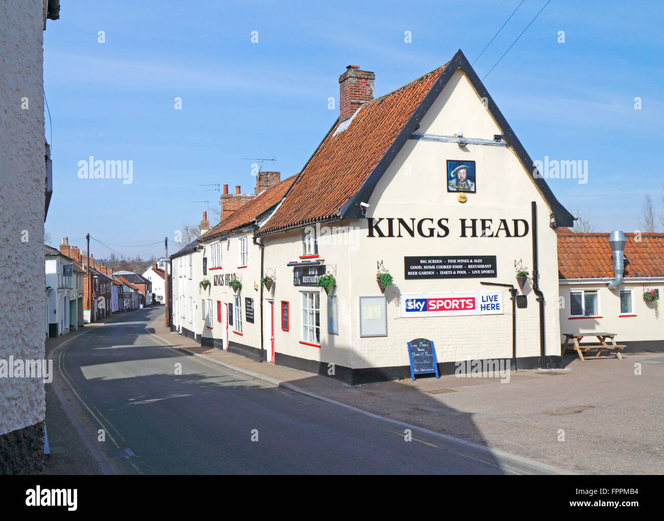 Loddon bridge road hi-res stock photography and images - Alamy