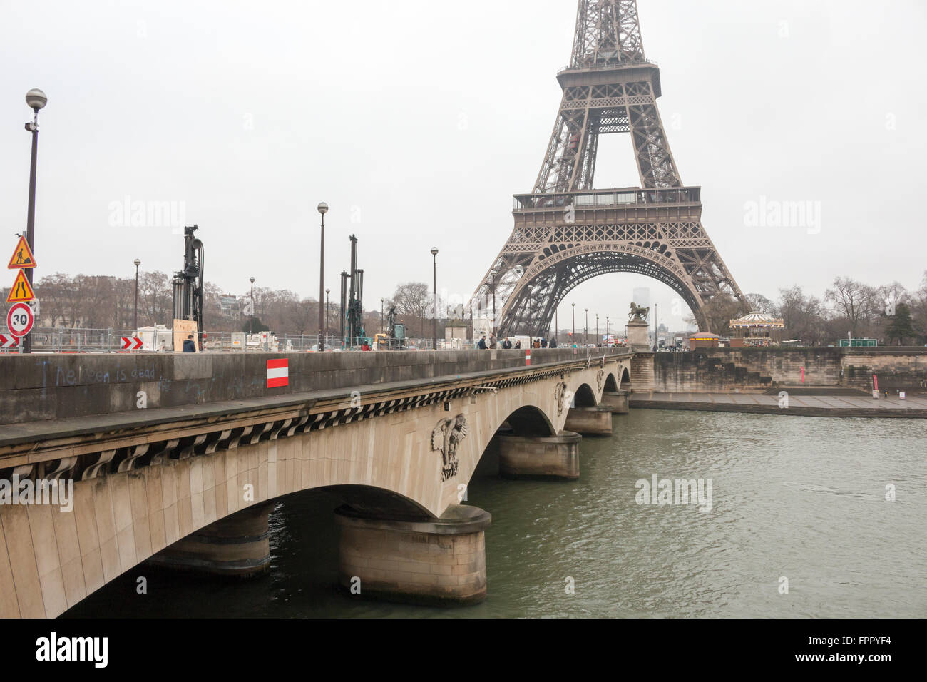 Pont d'Iéna and Eiffel Tower on a foggy January day in Paris, France ...
