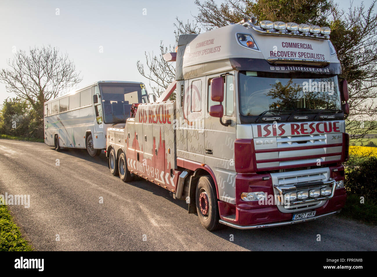 Commercial vehicle breakdown assistance hi-res stock photography and ...