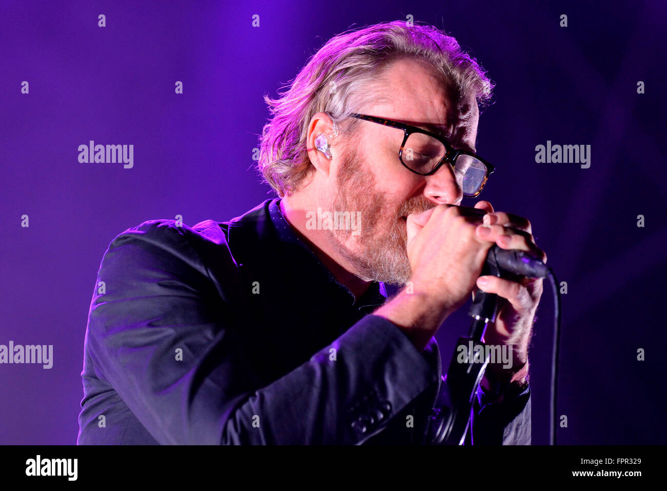 American baritone singer hi-res stock photography and images - Alamy