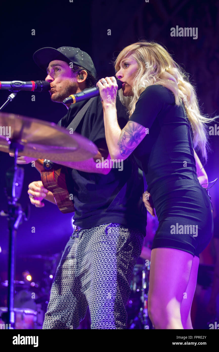 Walk off the earth band hi-res stock photography and images - Alamy