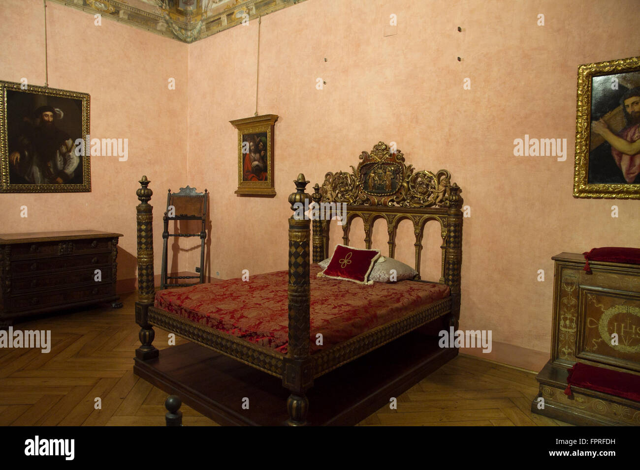 Pope bed, Vatican Castel Sant Angelo Rome interior decoration painting ...