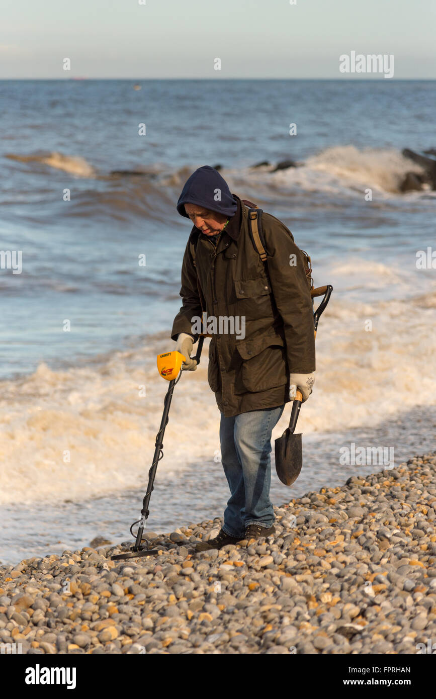 Treasure hunter on beach with metal detector Stock Photo - Alamy