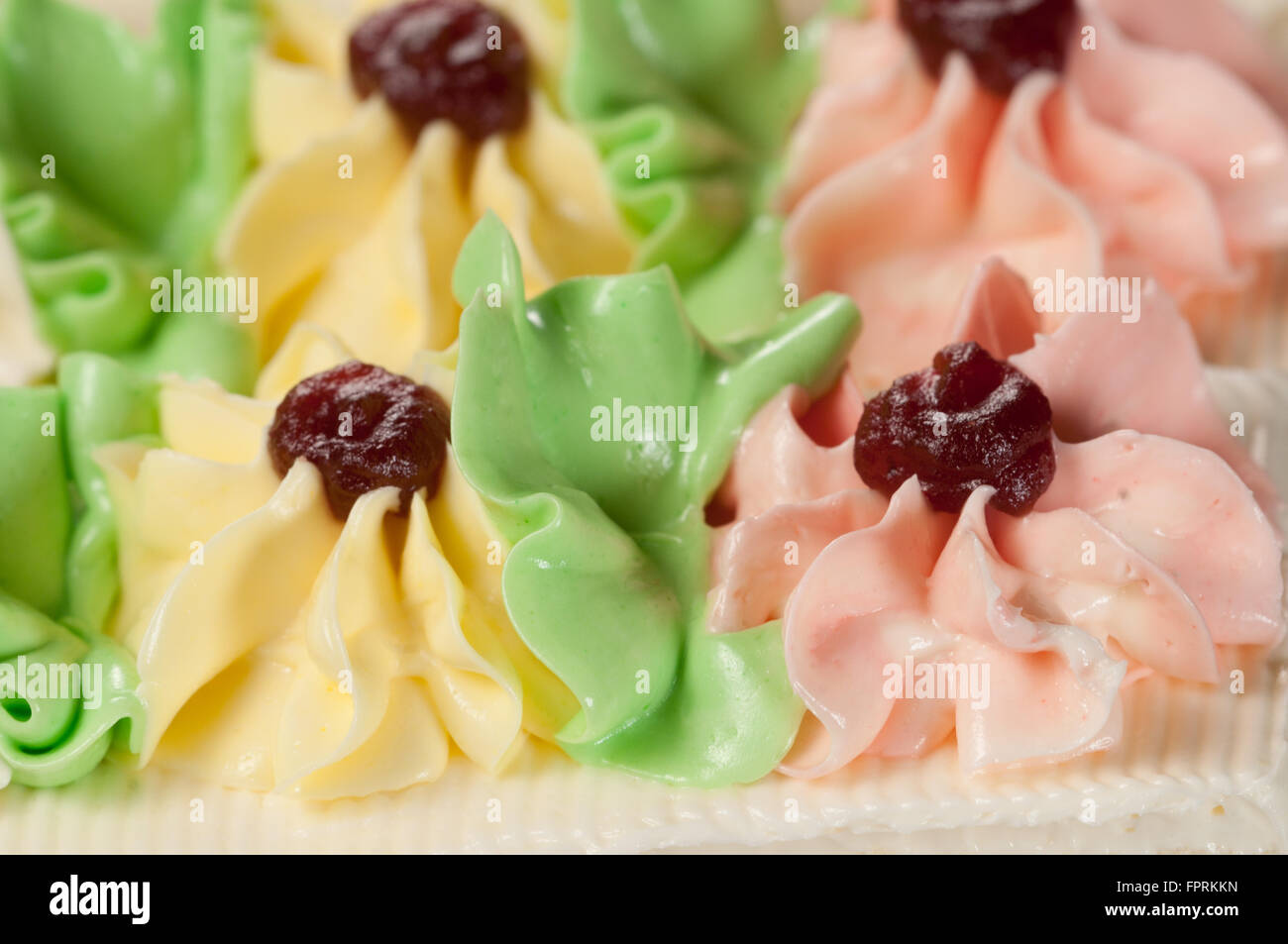 Angel cake with cream flowers, close up Stock Photo - Alamy