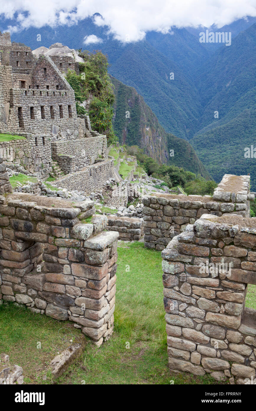 Inca stone houses, agricultural terraces, Machu Picchu Stock Photo - Alamy