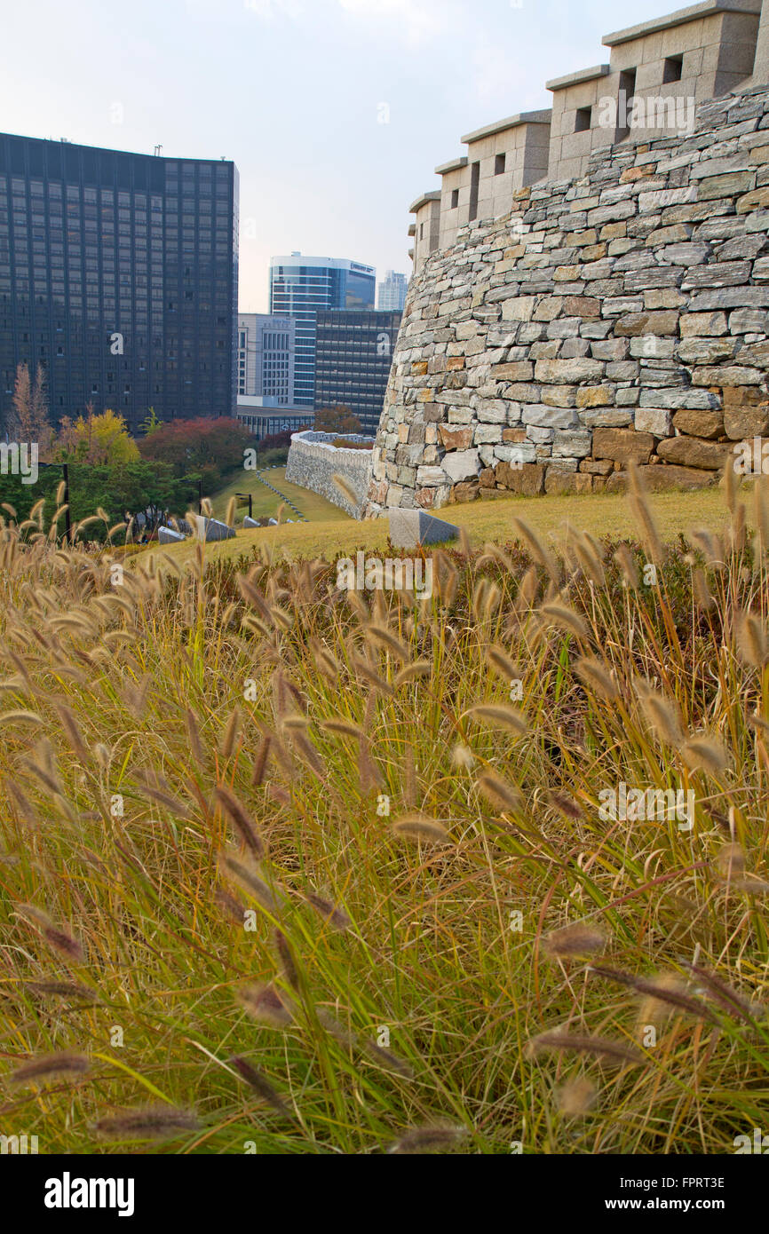 Seoul wall hi-res stock photography and images - Alamy