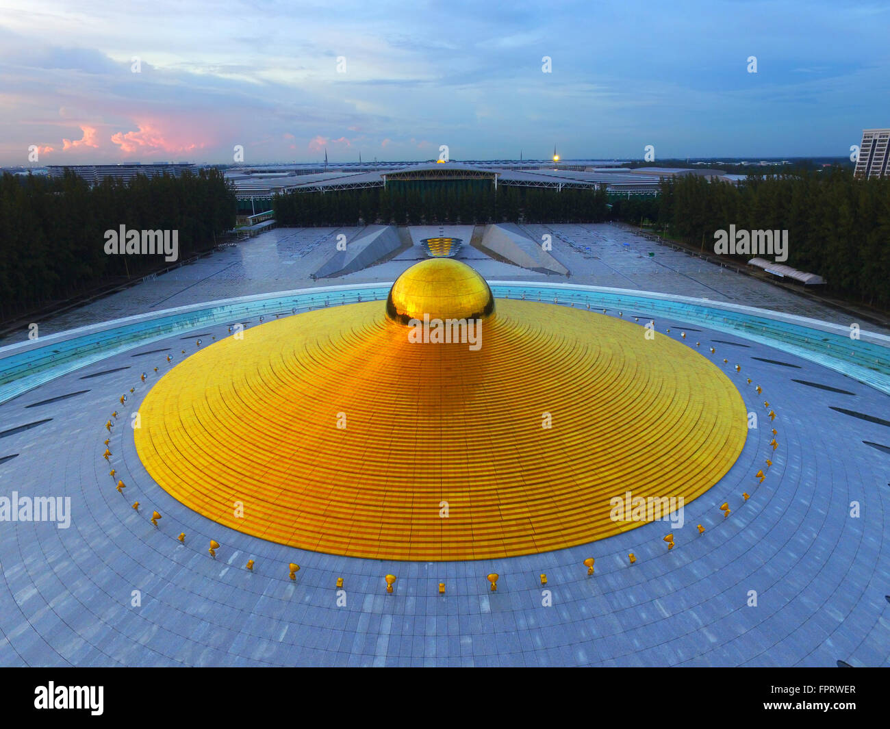 Phra Mongkol Thepmuni Memorial Hall, golden dome of the ...