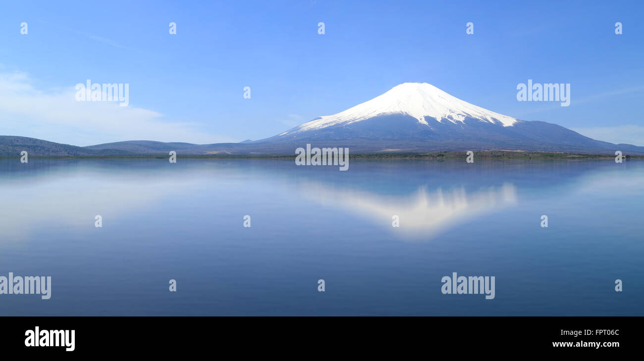 view of Mount Fuji with mirror reflection in lake Stock Photo - Alamy