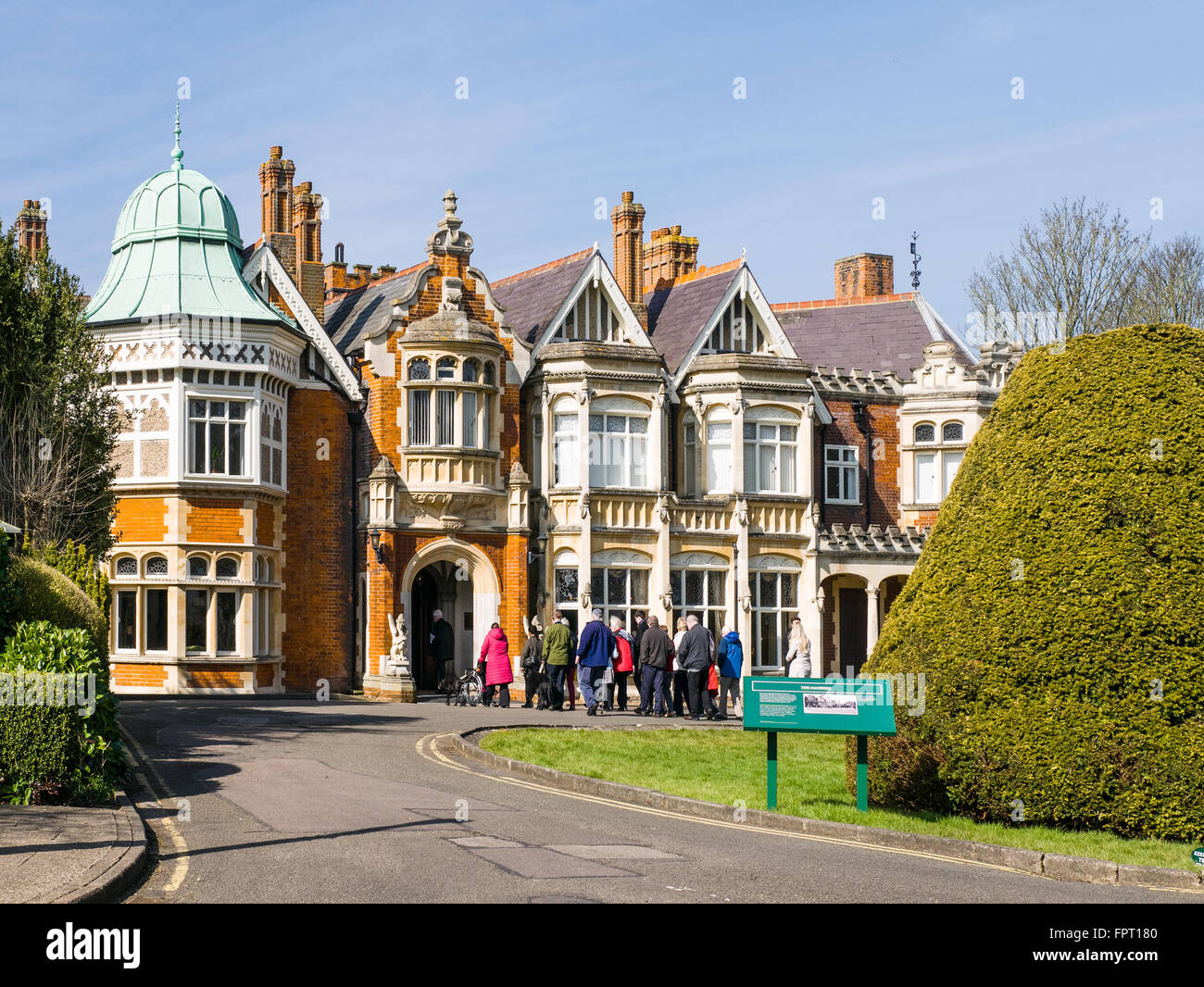 Bletchley park mansion hi-res stock photography and images - Alamy