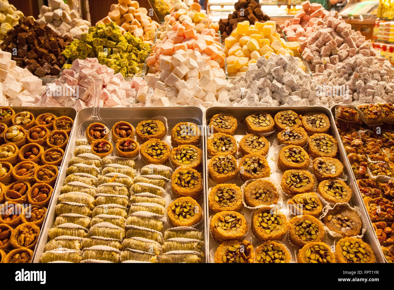 Turkish delight sweets at the Spice Market or Grand Bazaar in Istanbul ...
