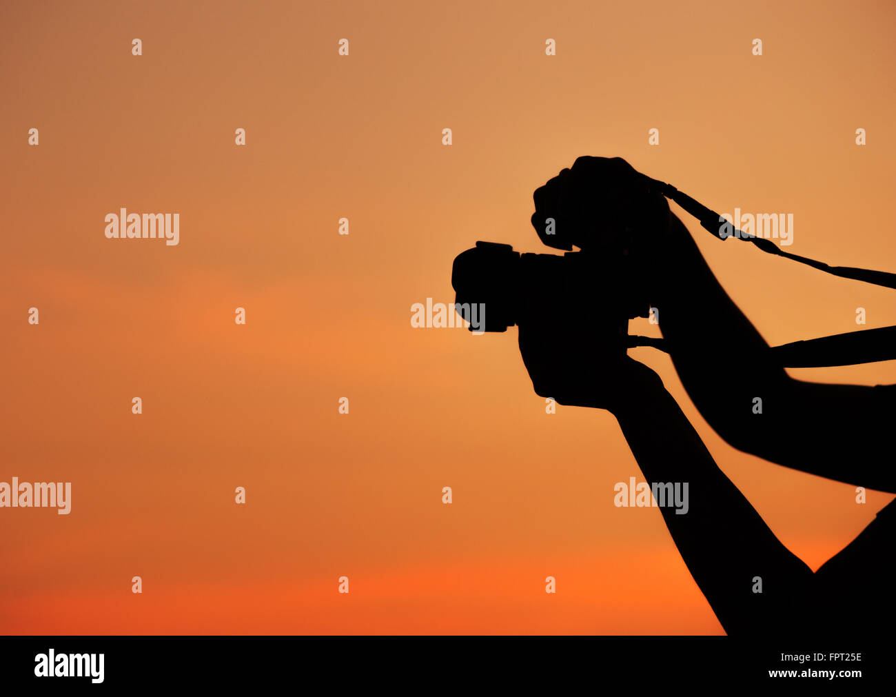 Female photographer silhouette hi-res stock photography and images - Alamy
