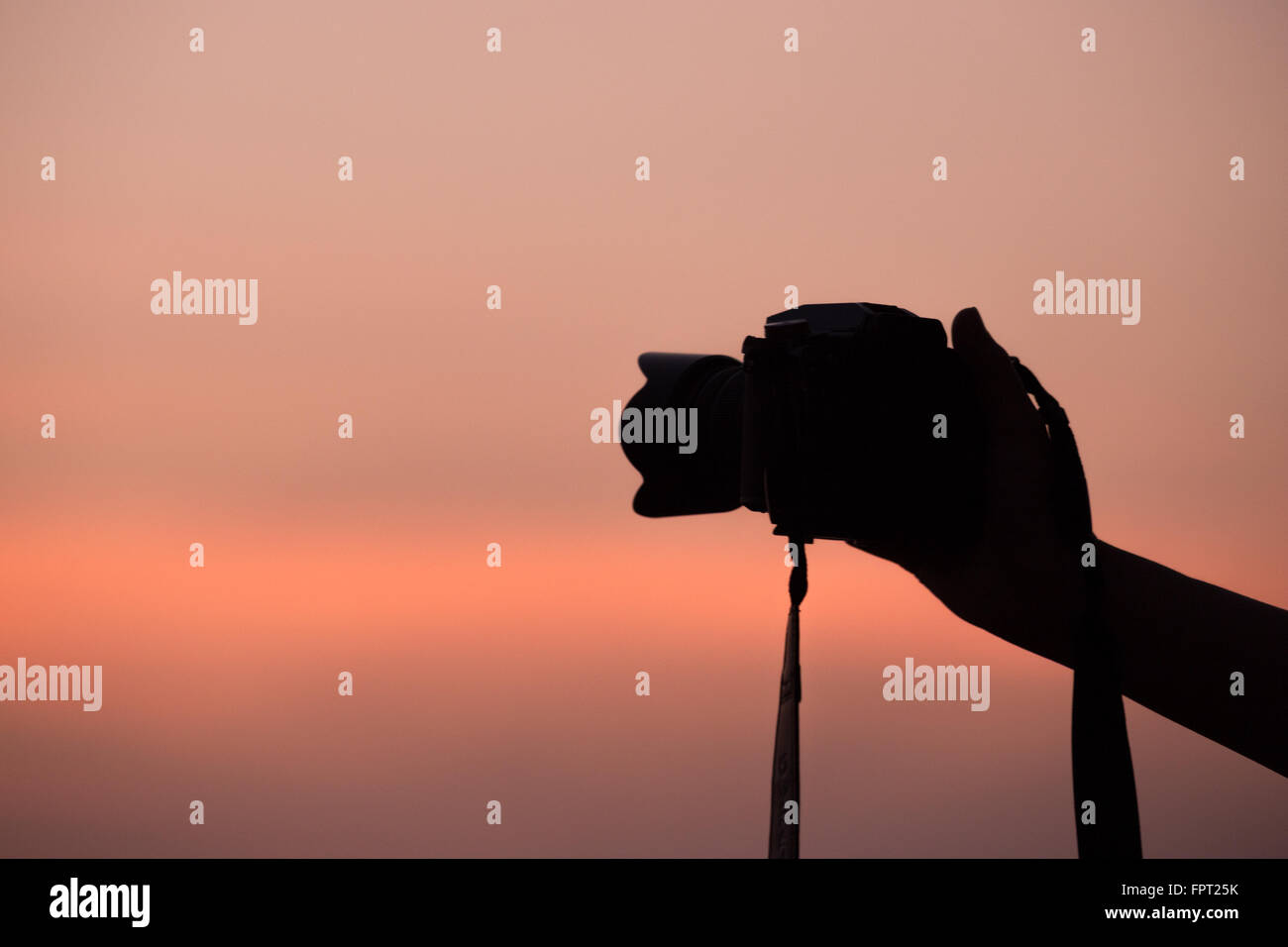 Female photographer silhouette hi-res stock photography and images - Alamy