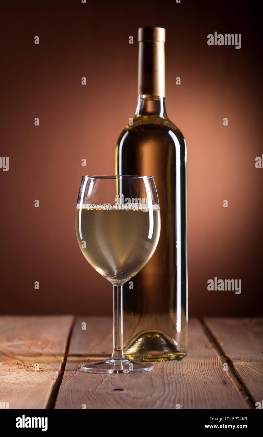 Red wine bottle pair hi-res stock photography and images - Alamy